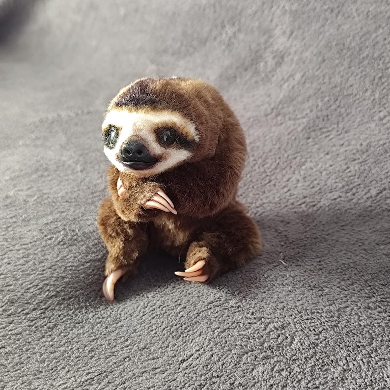 Pocket size sloth b- poseable art doll, realistic animal - Etsy France