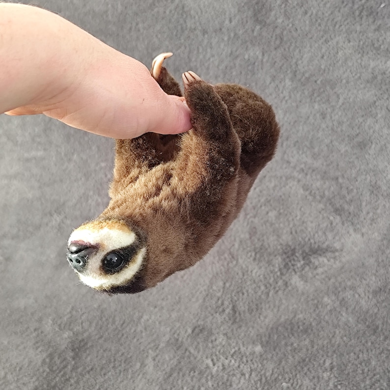 Pocket size sloth b- poseable art doll, realistic animal - Etsy France