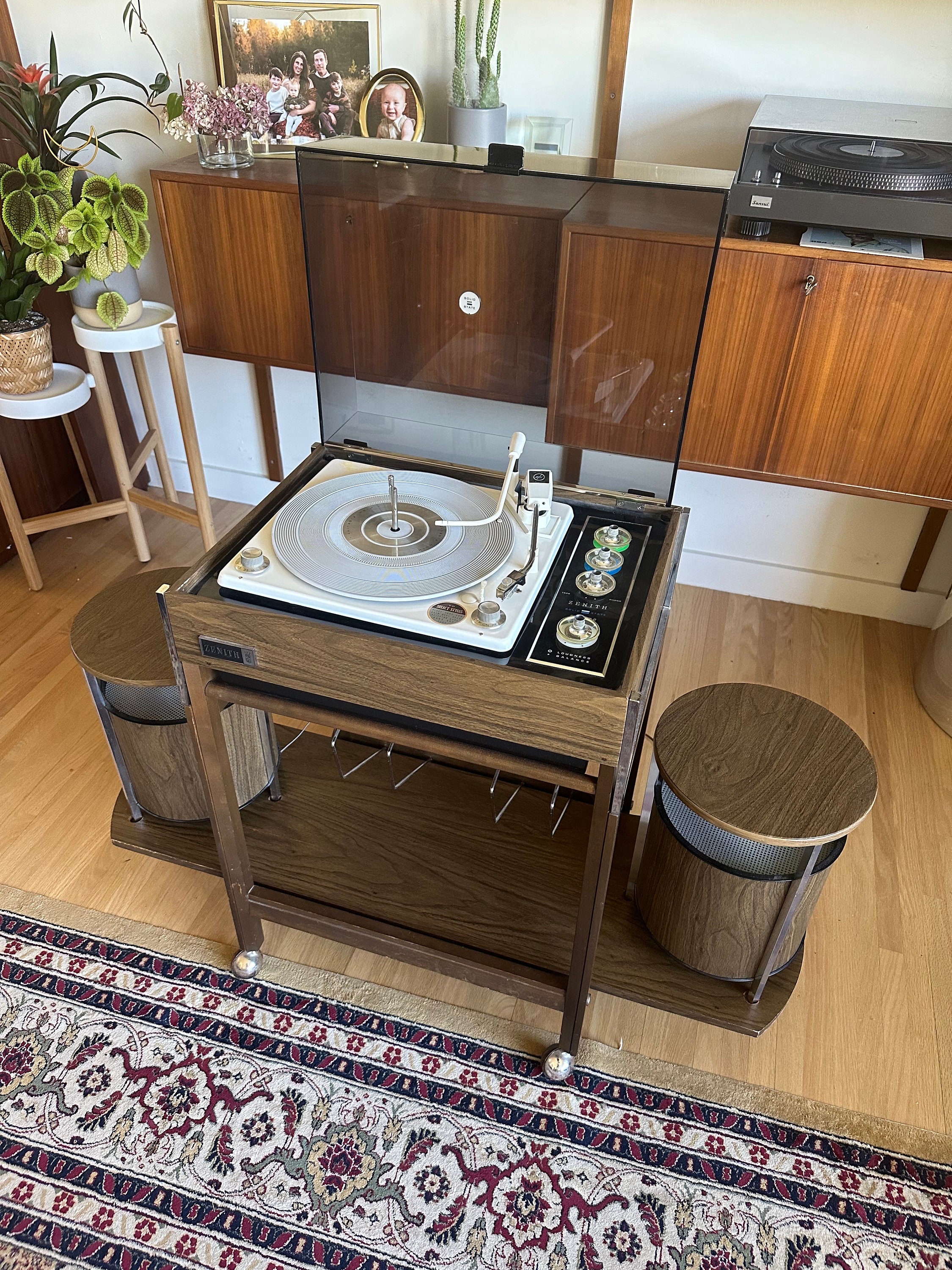 Zenith Circle of Sound Vintage Stereo System: Mid Century Turntable ...