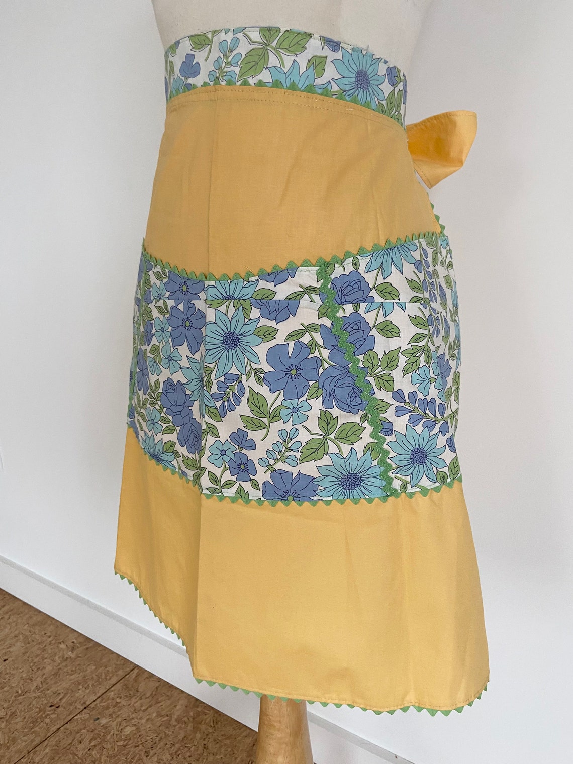 Vintage 1960s Apron: Yellow & Blue Floral Homemaker Apron - Etsy