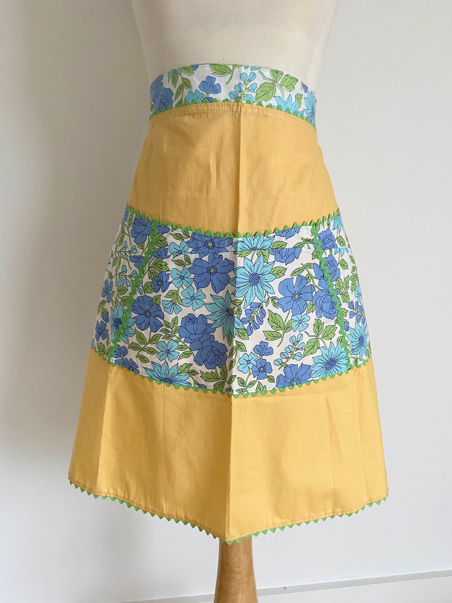 Vintage 1960s Apron: Yellow & Blue Floral Homemaker Apron - Etsy