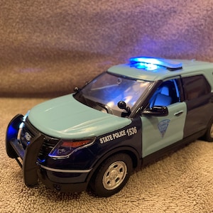 1/24 Scale Massachusetts State Police Diecast Ford Explorer With ...