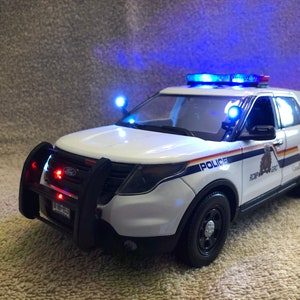 1/18 Scale Die-cast RCMP Police Ford Explorer Model Replica With ...