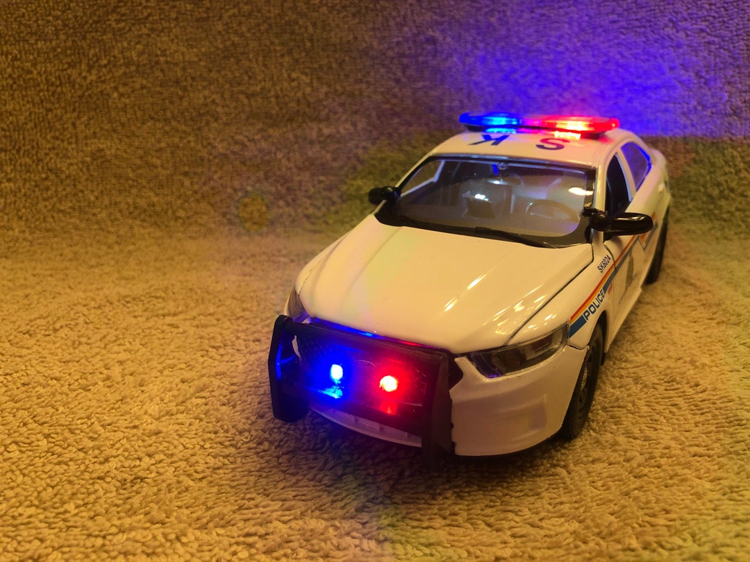 1/24 RCMP Ford Taurus Diecast Model Car With Working Lights and Siren ...