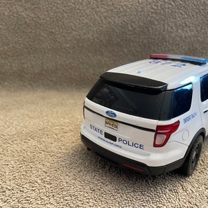 1/24 Scale State Police Die Cast Model Car Ford Explorer NON Working ...