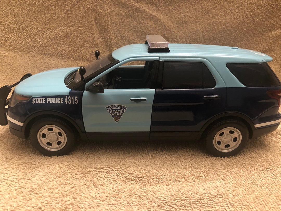 1/18 Scale Massachusetts State Police Die-cast Ford Explorer Model ...