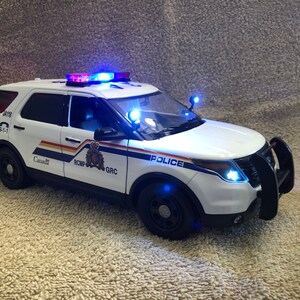 1/18 Scale Die-cast RCMP Police Ford Explorer Model Replica With ...