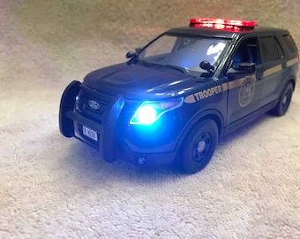 1/18 Scale Die-cast RCMP Police Ford Explorer Model Replica With ...