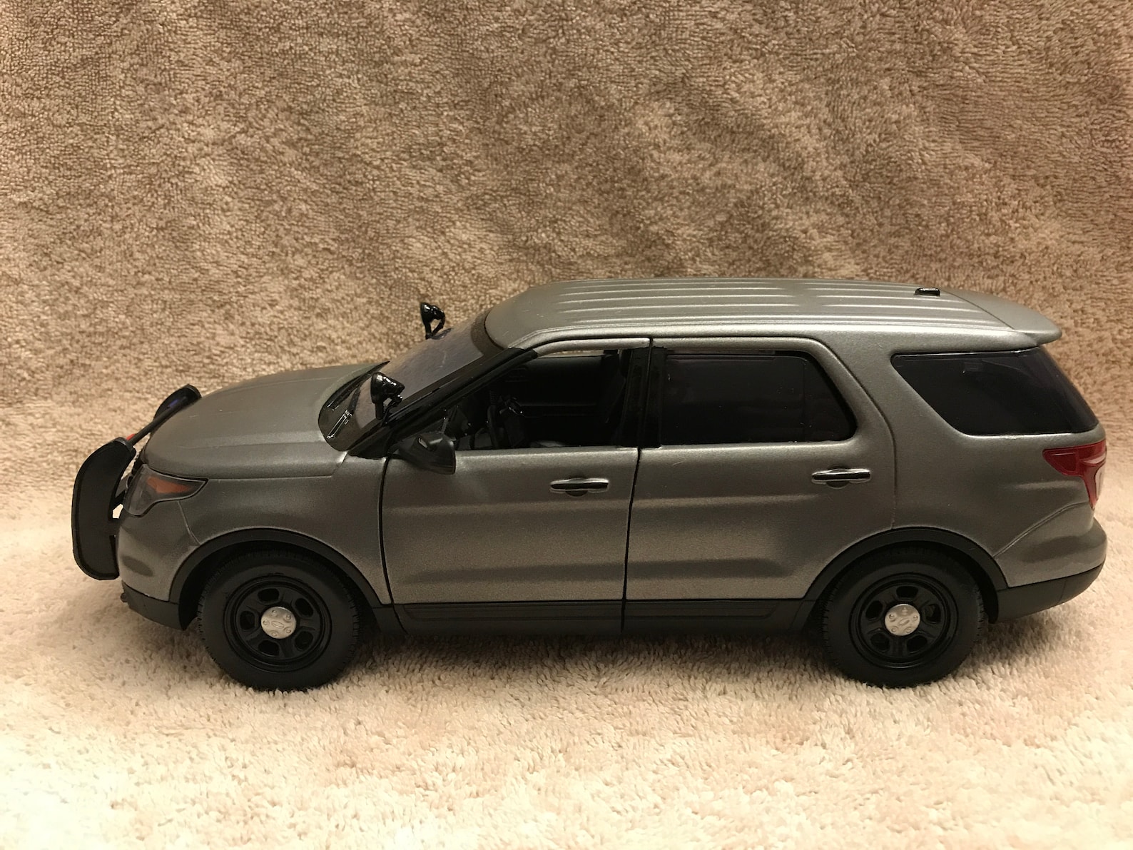 1/18 Scale Gray Unmarked Police Die-cast Ford Explorer Model Replica ...