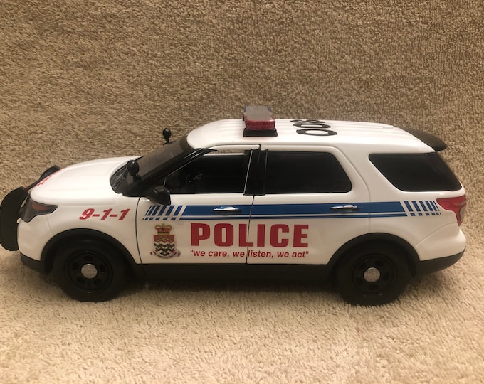 1/18 Scale Die-cast Cayman Island Police Ford Explorer Model Car With ...