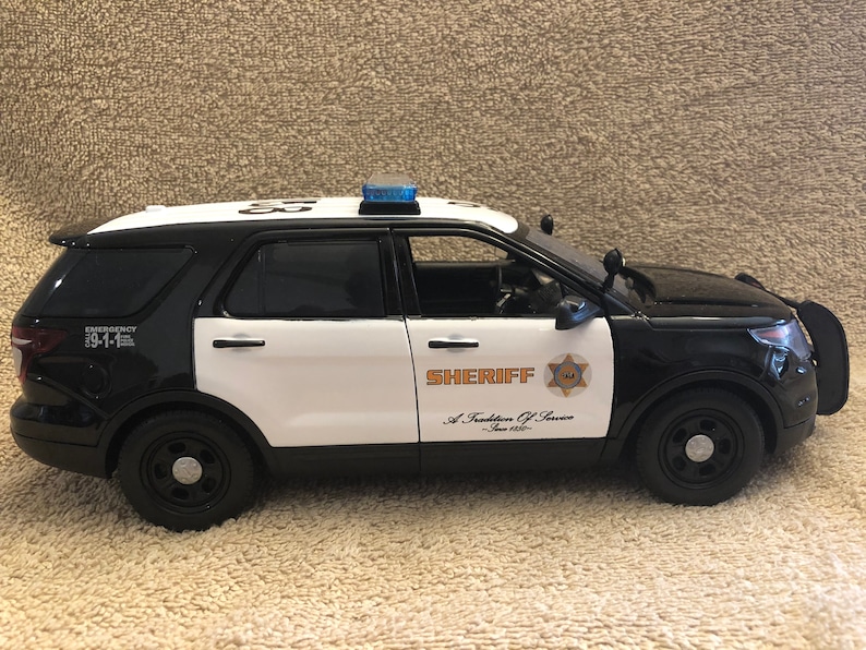 1/18 Scale Die-cast Sheriffs Dept Diecast Model Ford Explorer With ...