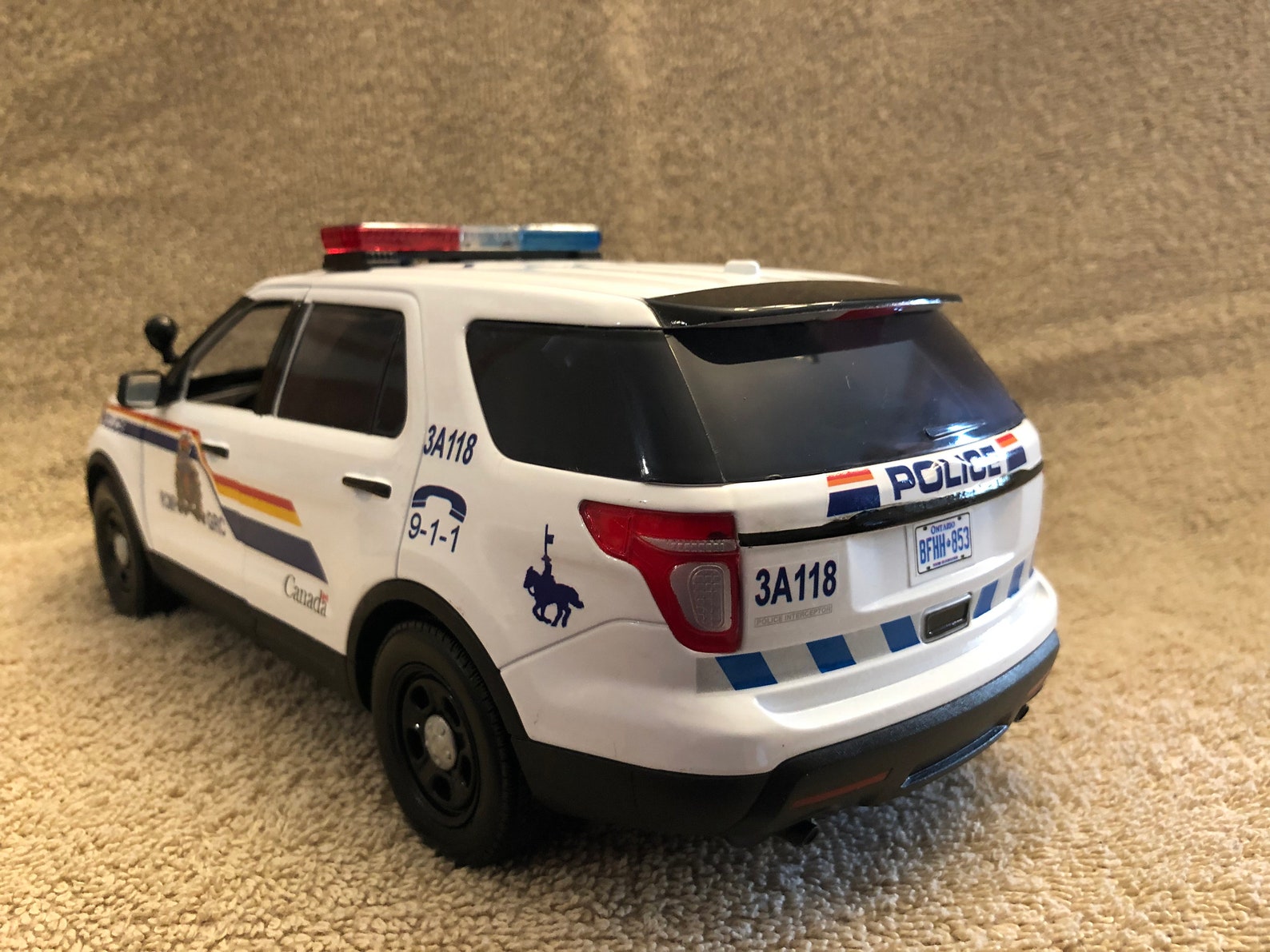 1/18 Scale Die-cast RCMP Police Ford Explorer Model Replica With ...