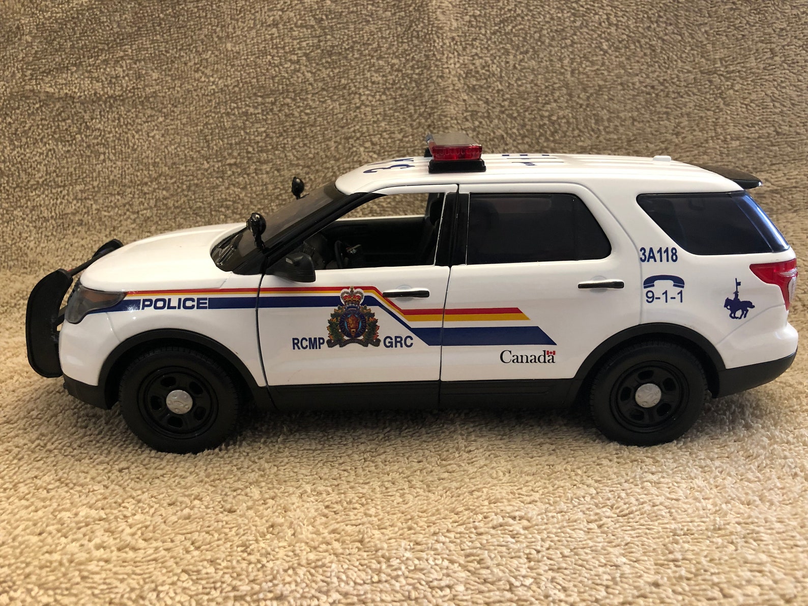 1/18 Scale Die-cast RCMP Police Ford Explorer Model Replica With ...