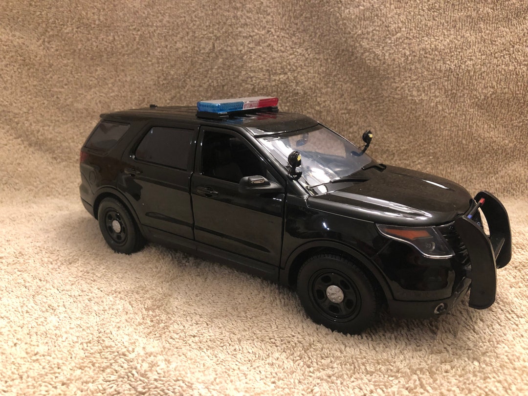 1/18 Scale Undercover Undecaled Black Police Die-cast Ford Explorer ...