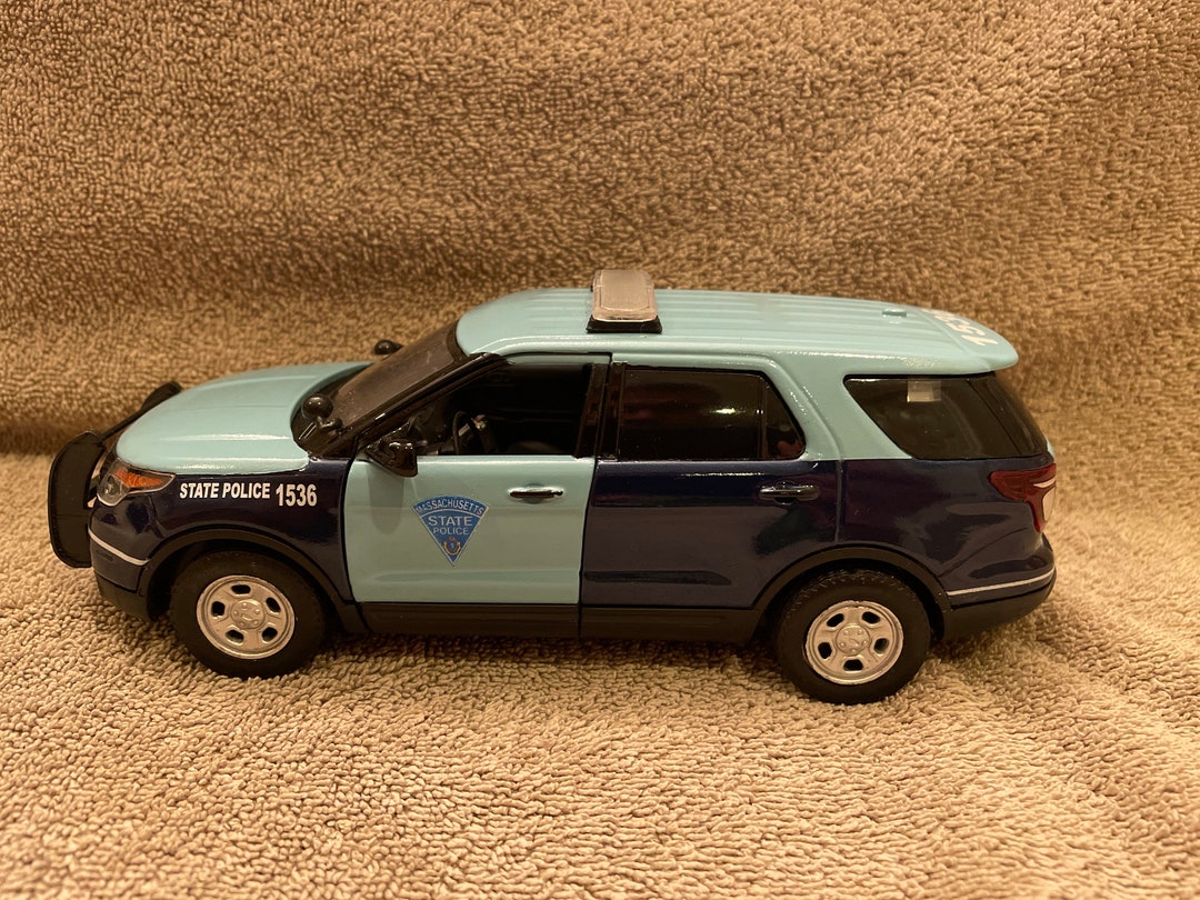 1/24 Scale Massachusetts State Police Diecast Ford Explorer With ...