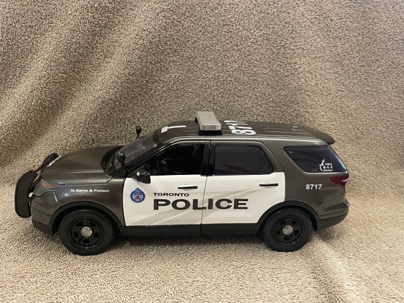 1 18 Scale Toronto Canada Police Die cast Ford Explorer Model Replica With Working Lights and 4 Tone Siren Etsy Canada