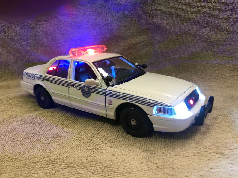 1/24 Scale Miami FL Police Ford Crown Vic With Working Lights and Siren ...