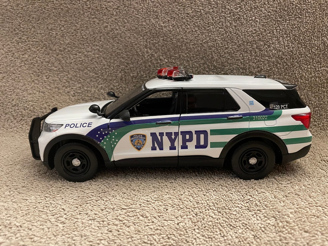 1/24 Scale NYPD 2022 Ford Explorer New Graphics Diecast Model Car With Working Lights and Siren ...