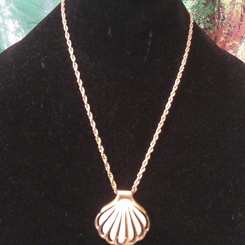 Crown Trifari Shell - Etsy