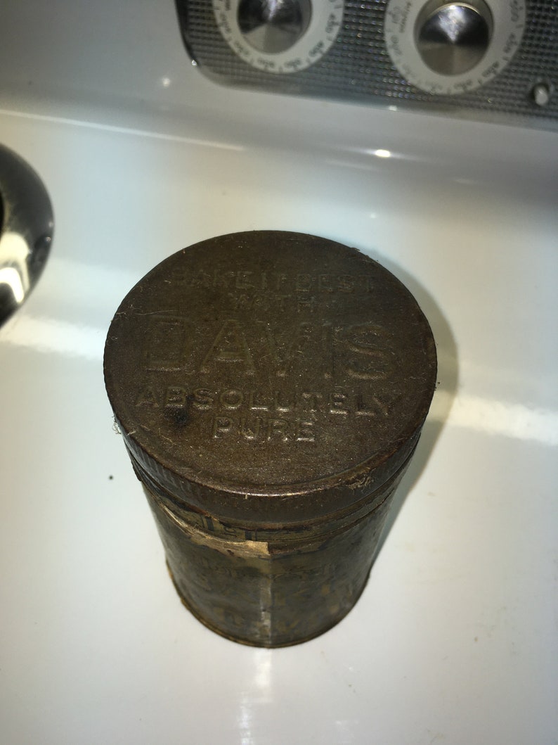 Davis Dry Yeast Baking Powder. R. B. Davis Co., Hoboken, NJ., Ca. 1922 ...