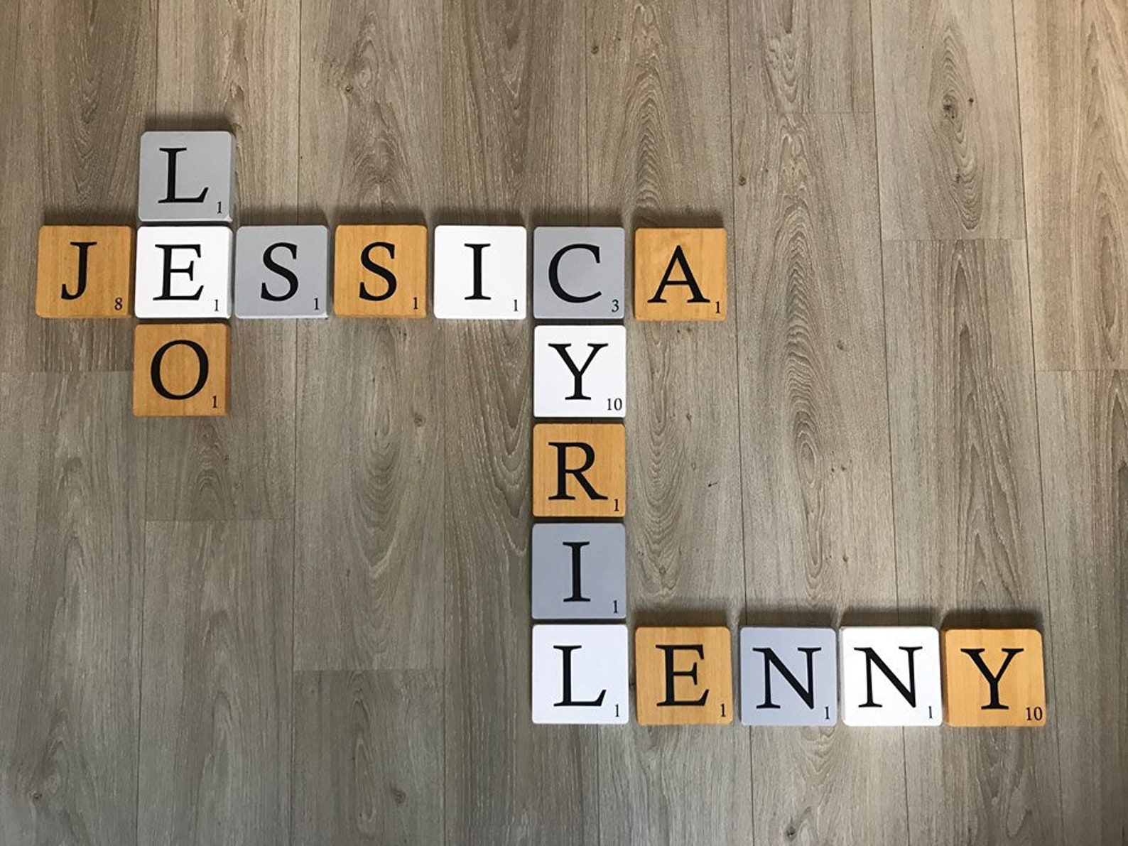 Scrabble mural personnalisé, Lettres prénoms en bois, Décoration murale ...