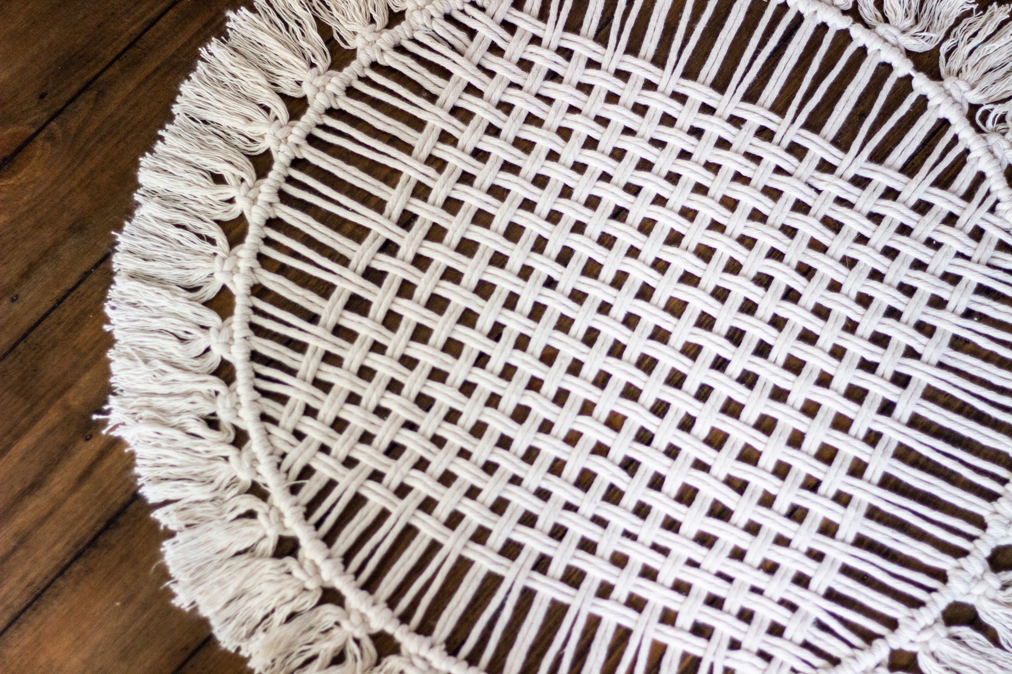 Circle Macrame Table Runner // Modern Doilies - Etsy UK