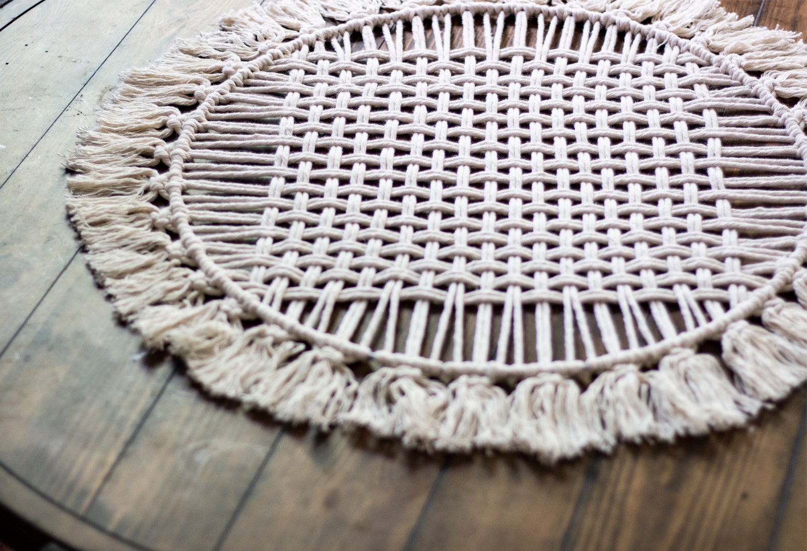 Circle Macrame Table Runner // Modern Doilies - Etsy UK