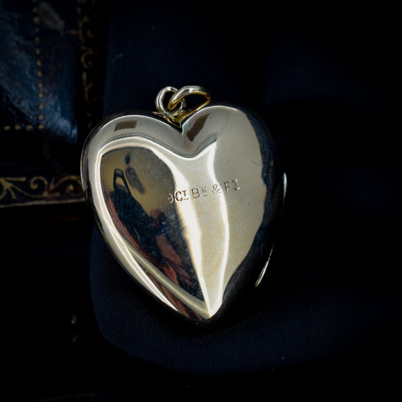 Antique 9ct Gold Engraved Fancy Heart Locket Pendant - Gem