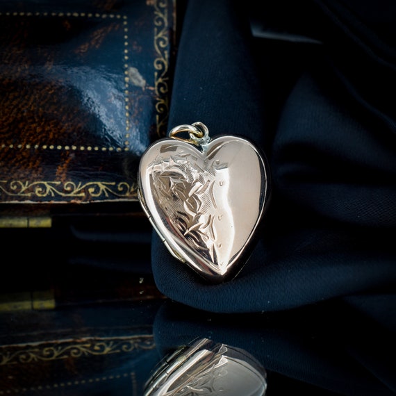 Antique 9ct Gold Engraved Fancy Heart Locket Pendant - Gem