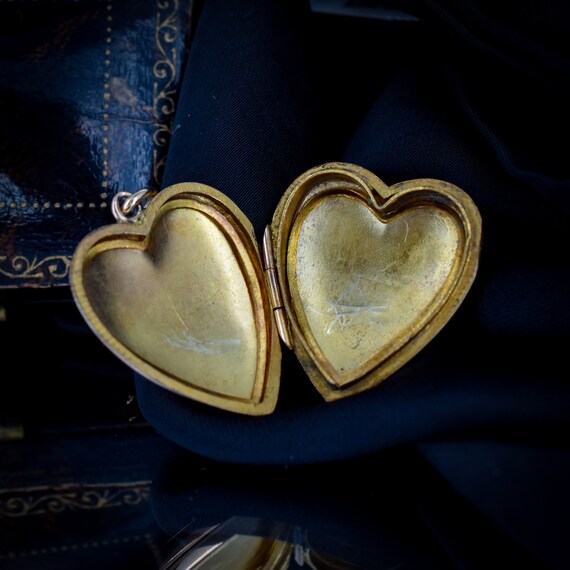 Antique 9ct Gold Engraved Fancy Heart Locket Pendant - Gem
