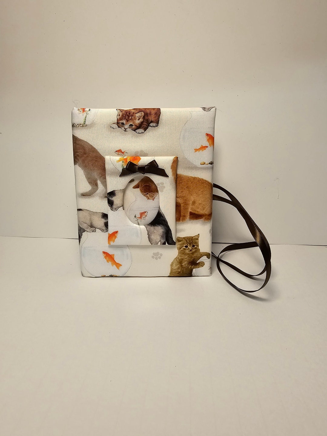 New!!! Tabby Colored Cats Amd the Fish Bowl Fabric Photo Album - Holds ...