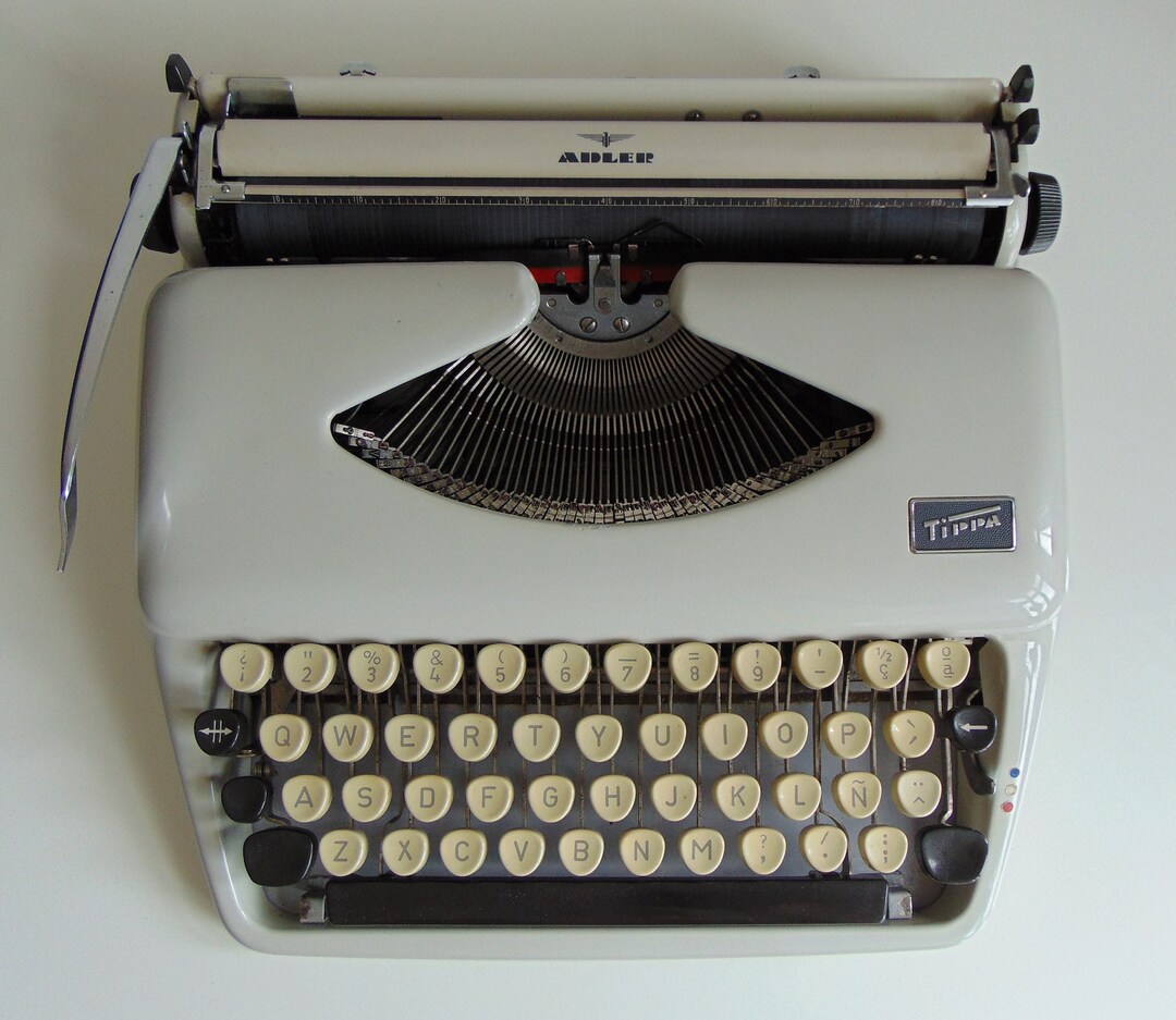 Adler Tippa Manual Portable Typewriter Spanish Keys. Hard Shell Case ...