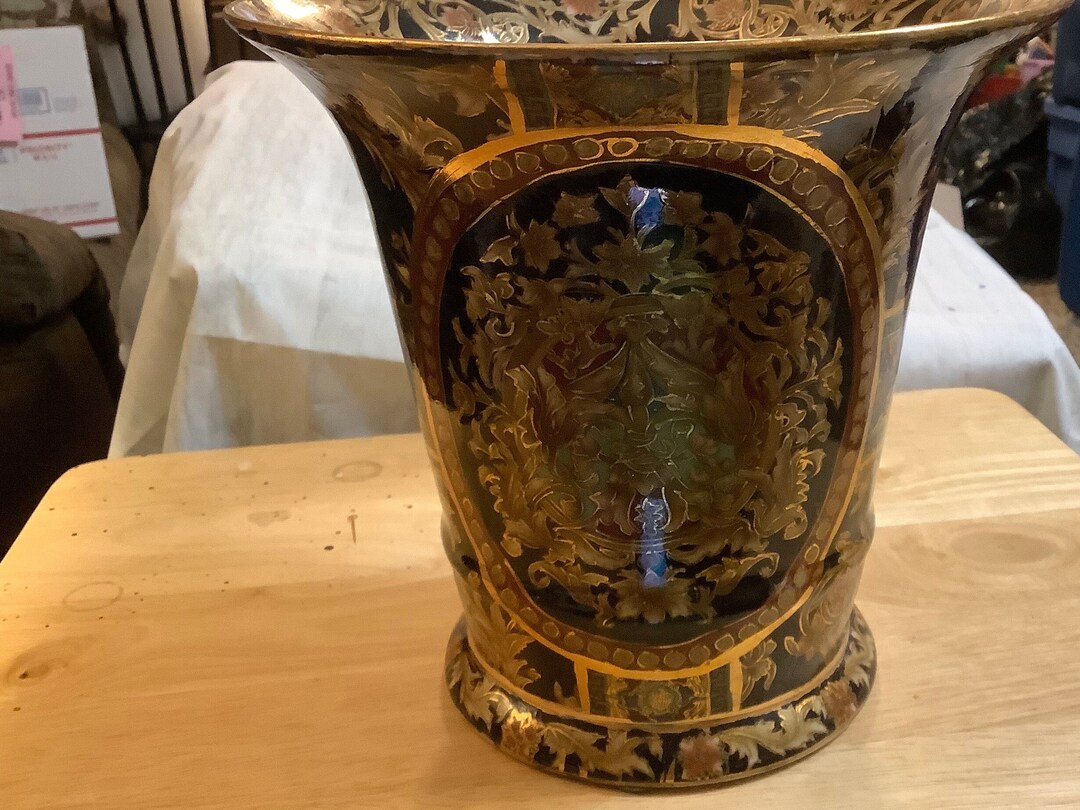 Vintage Chinese Deep Vase. Beautiful Artwork Trimmed in Gold - Etsy