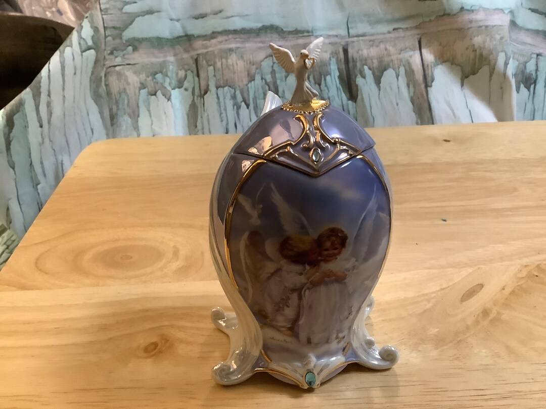 1st Issue of the Heavenly Messengers Heirloom Porcelain Music Box ...