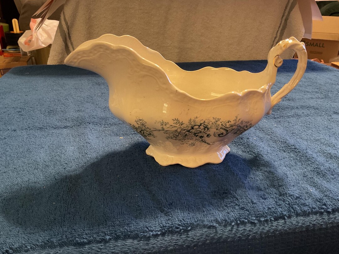 Buffalo Pottery Gravy Boat Semi Vitreous Seneca Measures 9” Long and 4. ...