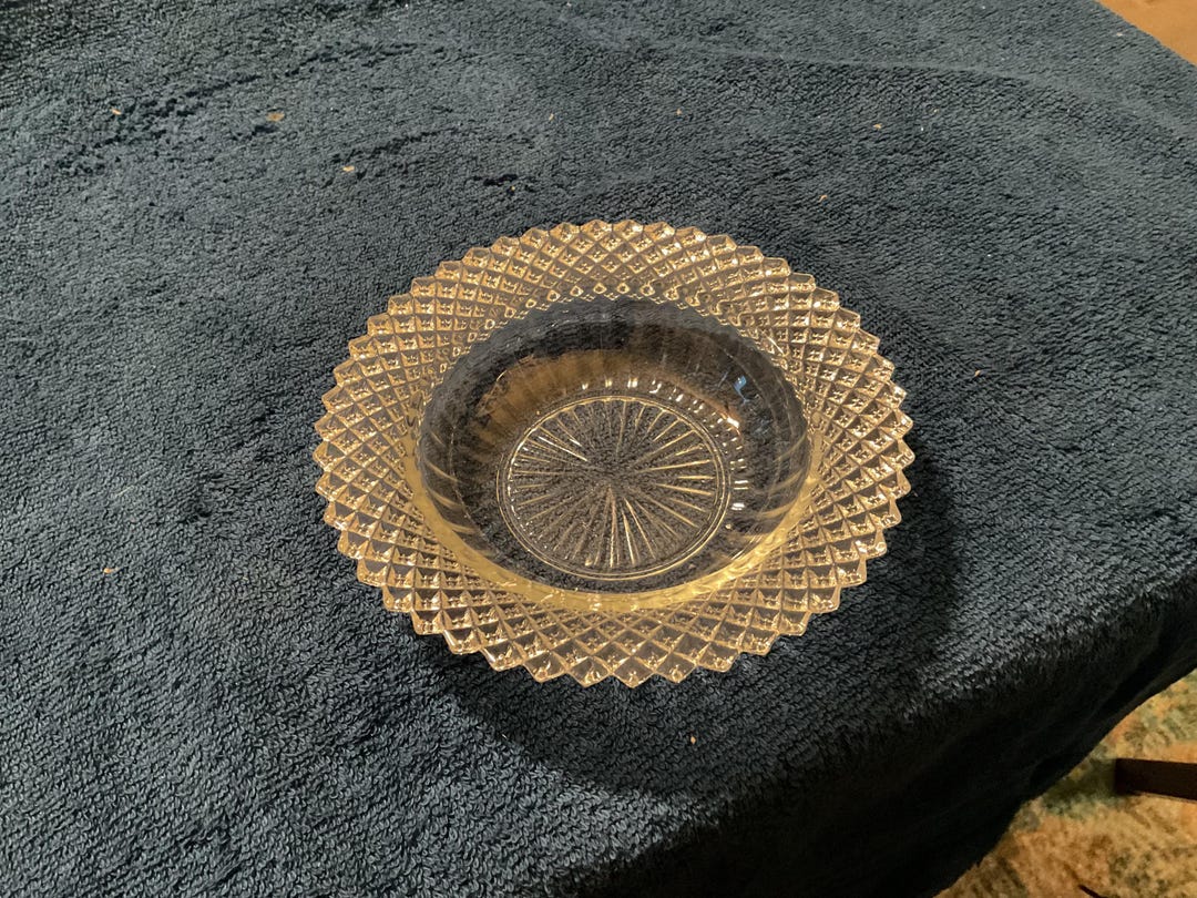 Vintage Clear Glass Bowl Diamond Pattern Around the Edge Measures 6 ...