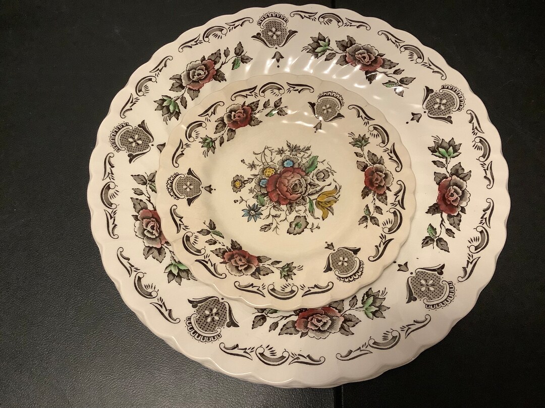 Vintage Set of 4 Dinner Plates and 1 Bread Plate by Myott, in the ...