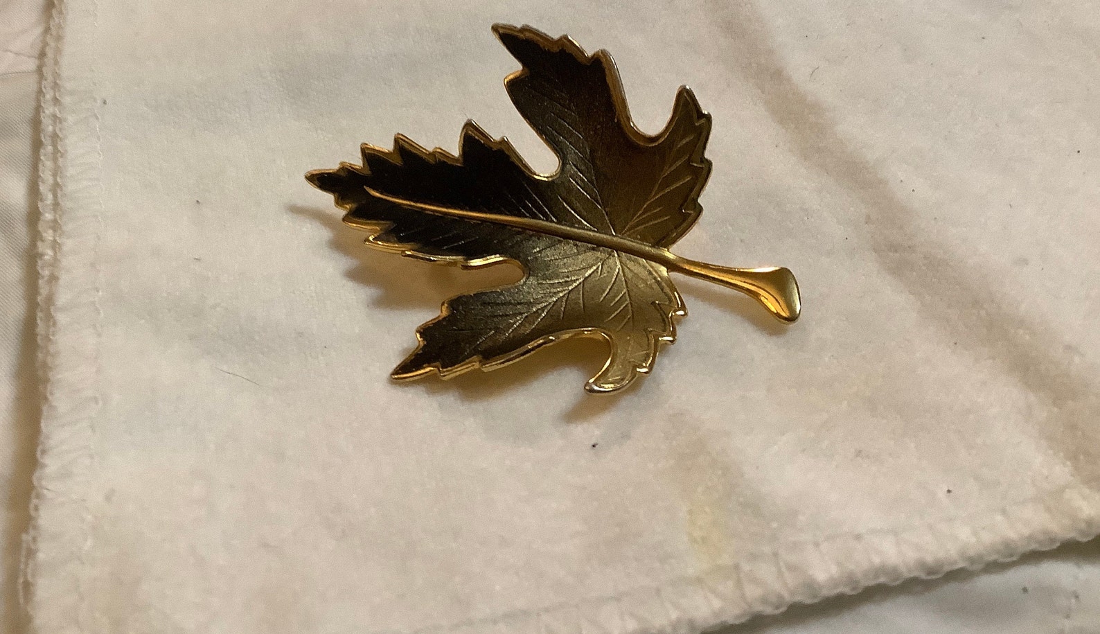 5 Beautiful Vintage Broaches - Etsy