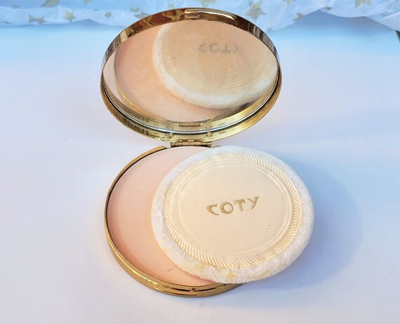 Round Coty French Flair Powder Compact - Gem