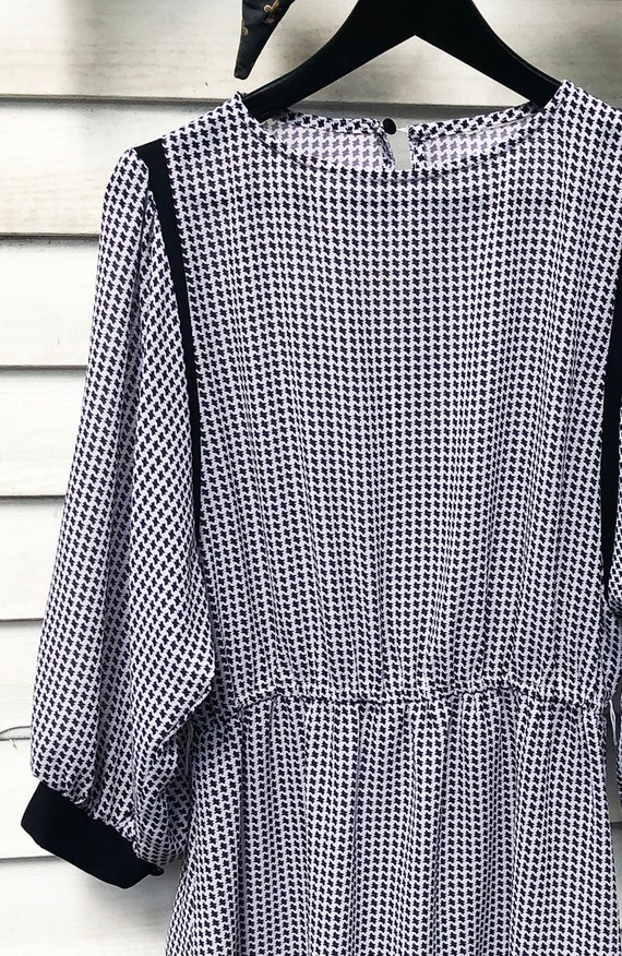 Stunning Houndstooth Vintage dress // Flutter shoulde… - Gem