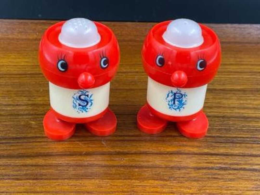 Mid Century Robot Salt and Pepper Shakers, Anthropomorphic, Retro ...