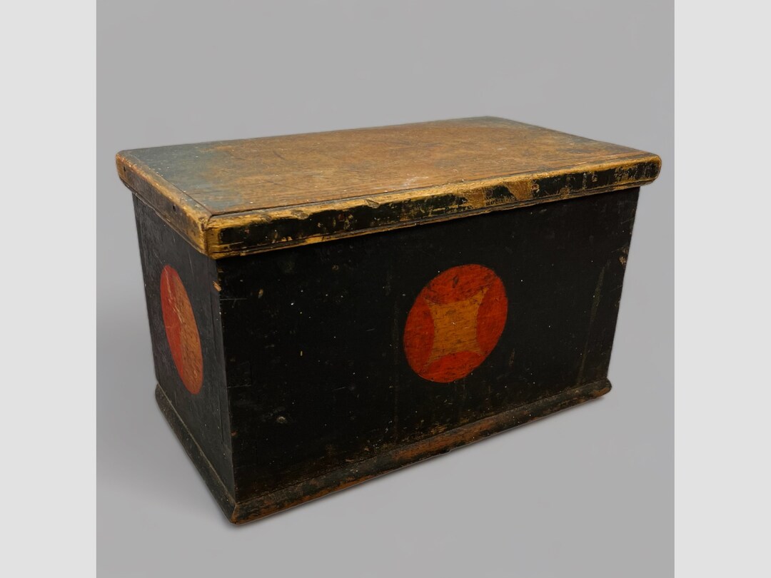 Antique Folk Art Box in Pine With Painted Face and Dovetails, Antique ...