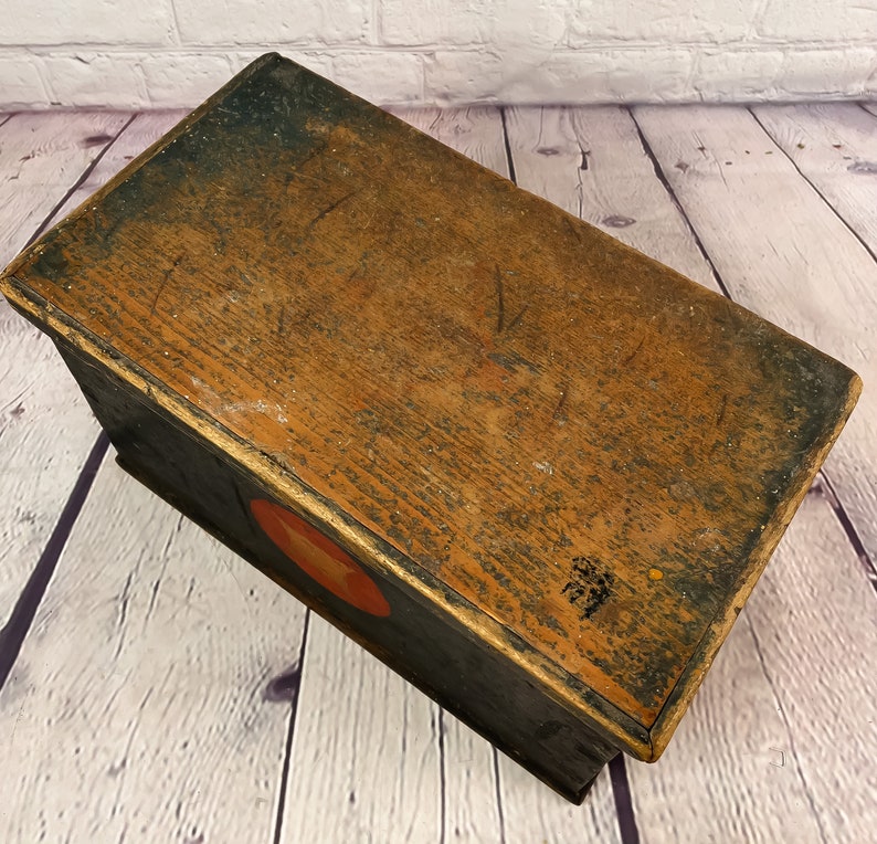 Antique Folk Art Box in Pine With Painted Face and Dovetails, Antique ...