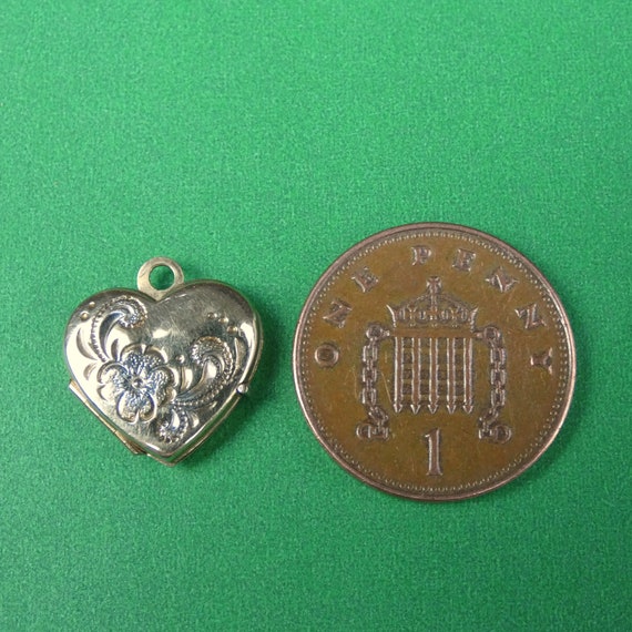 Vintage Small 9ct Gold Heart Shaped Locket / Pendant - Gem