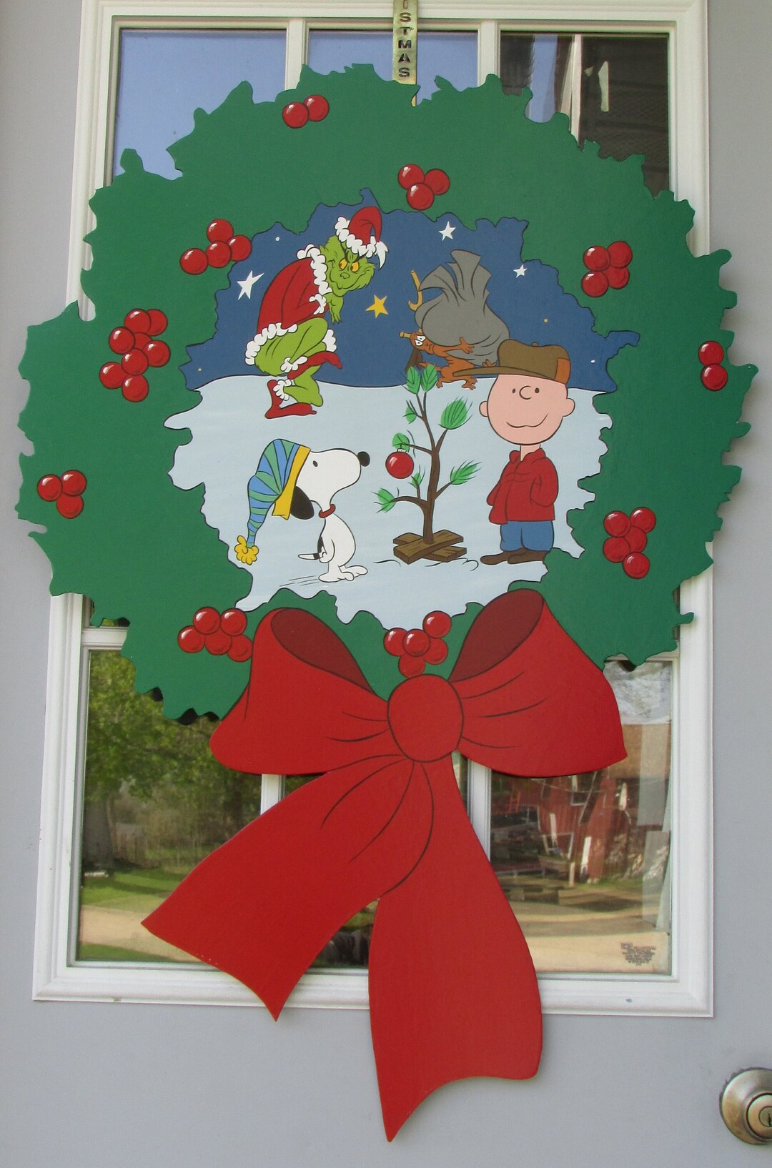 Grinch photo-bomb Door Hanger.......cbs - Etsy