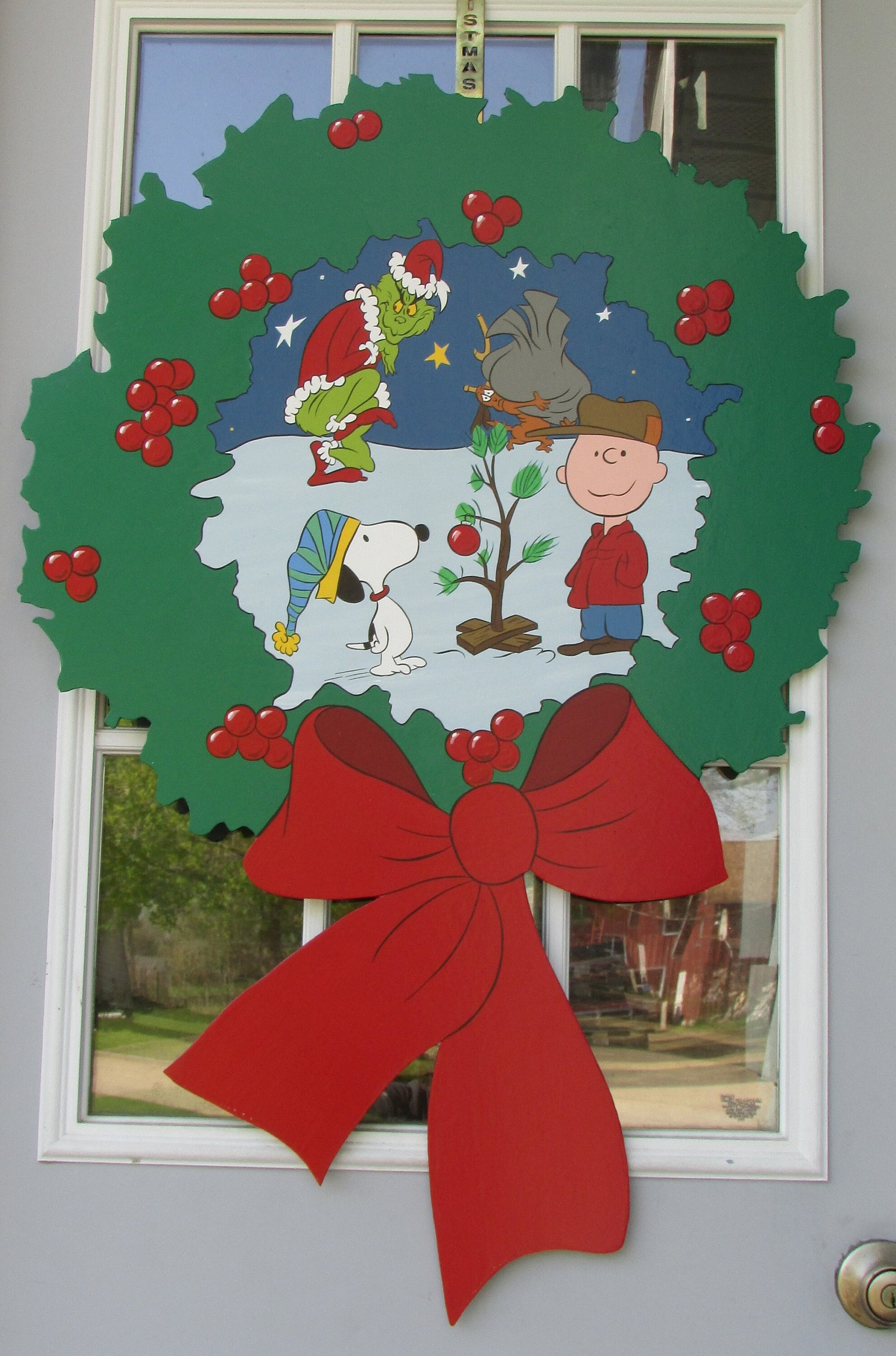 Grinch photo-bomb Door Hanger.......cbs - Etsy