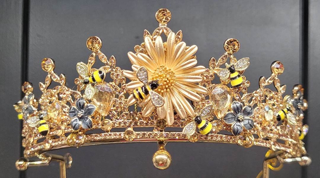 Gold Bee on a Daisy Tiara - Etsy
