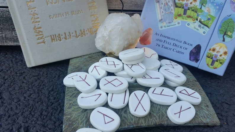 Tarot Cards & Rune Reading: Spirit What Messages Do I Need to Hear Now ...