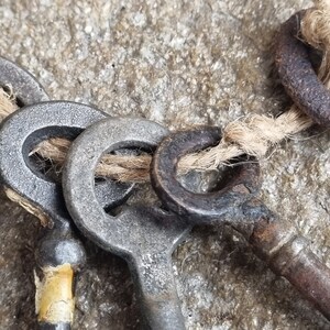 9 Vintage Rustic Keys - Old Metal Rusty Keys - Antique Little Keys ...