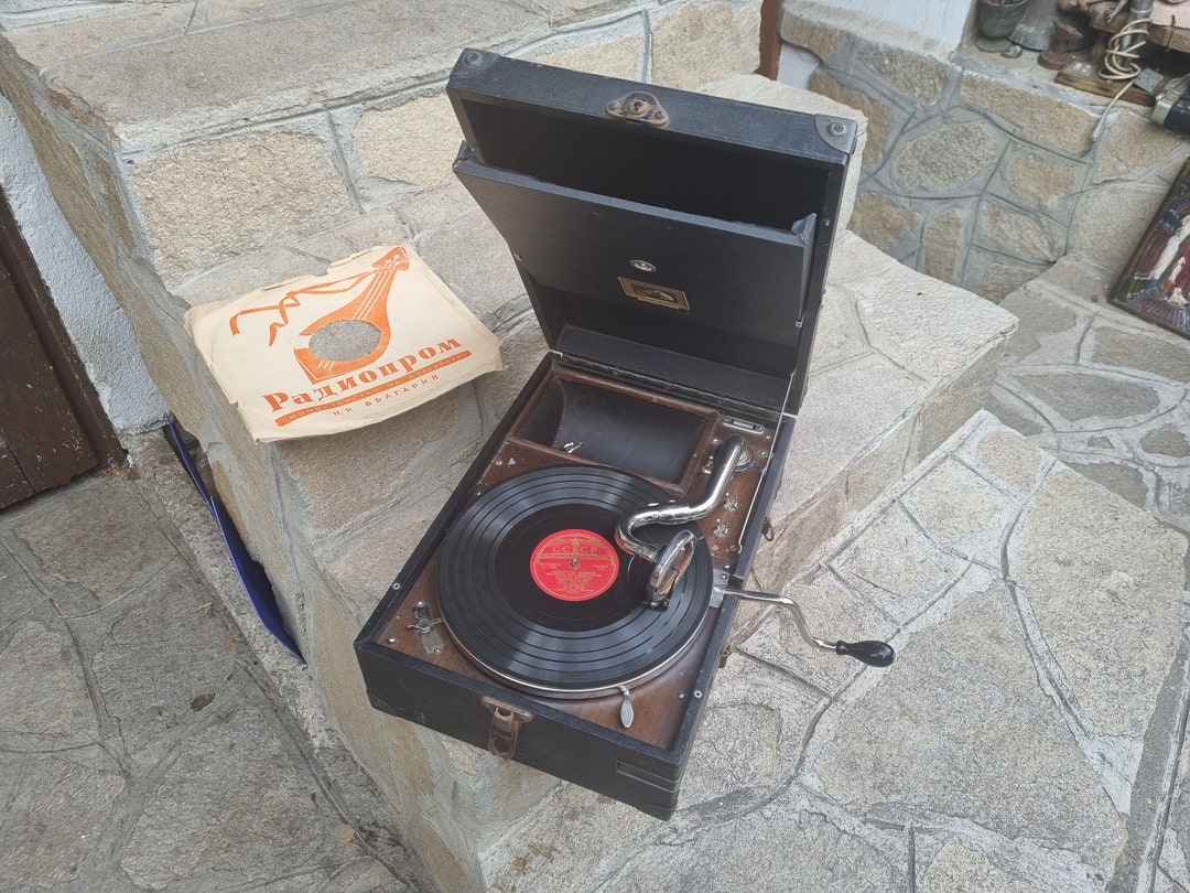 Old Turntable With a Crank - Vintage Rare Gramophone His Master,s ...